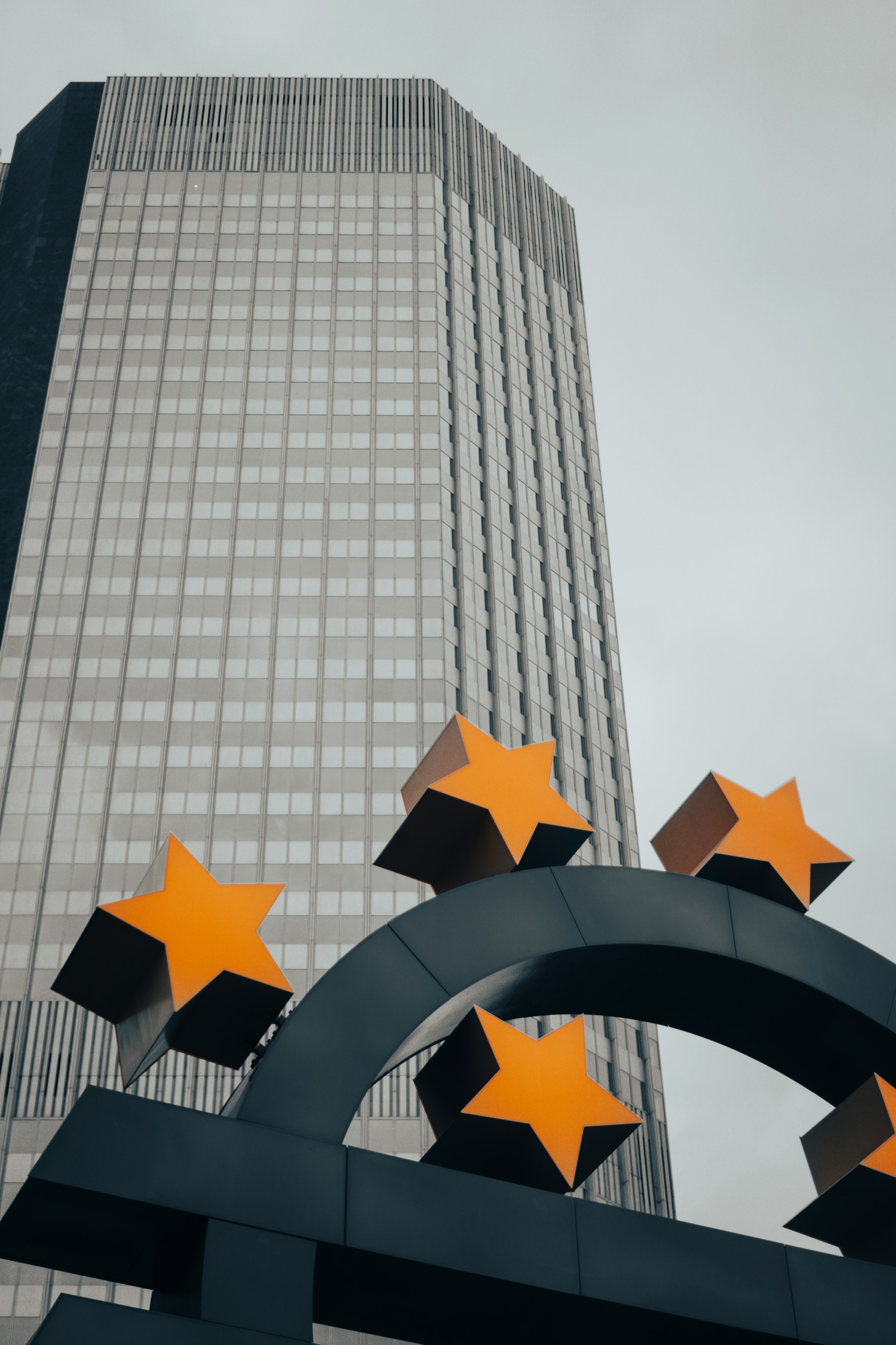 Central Banking and Monetary Policy Implementation | Exploring Economics